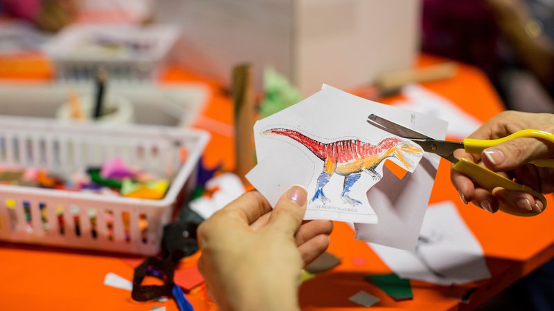 Make your own dino-rama - The Australian Museum