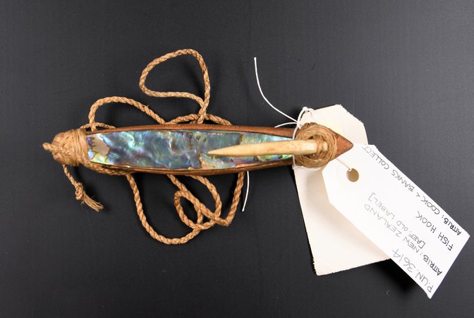 Māori fish hooks - The Australian Museum