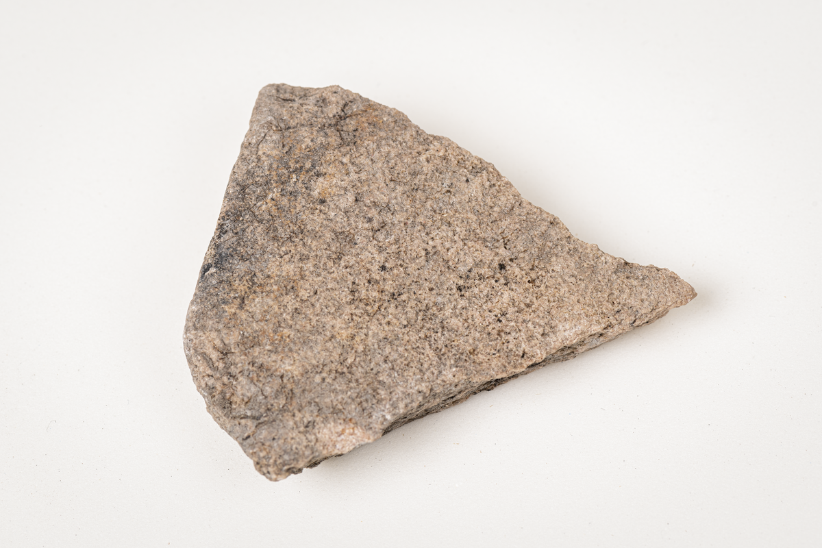 Wailwan grindstone - The Australian Museum