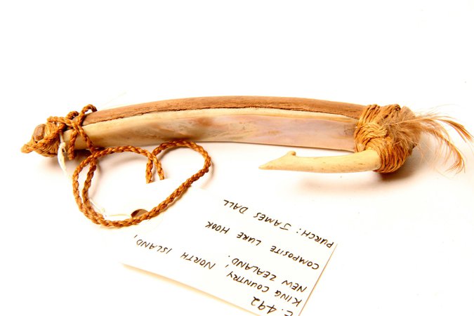 Māori fish hooks - The Australian Museum