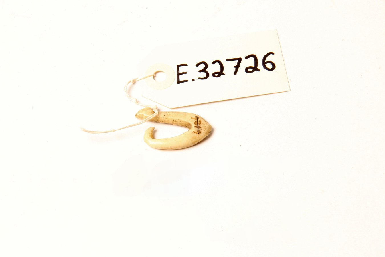 Māori fish hooks - The Australian Museum