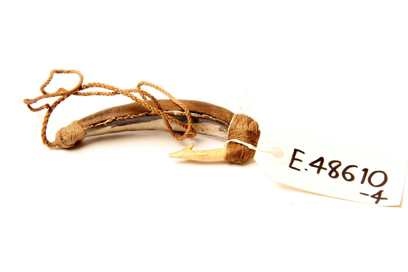 Māori fish hooks - The Australian Museum